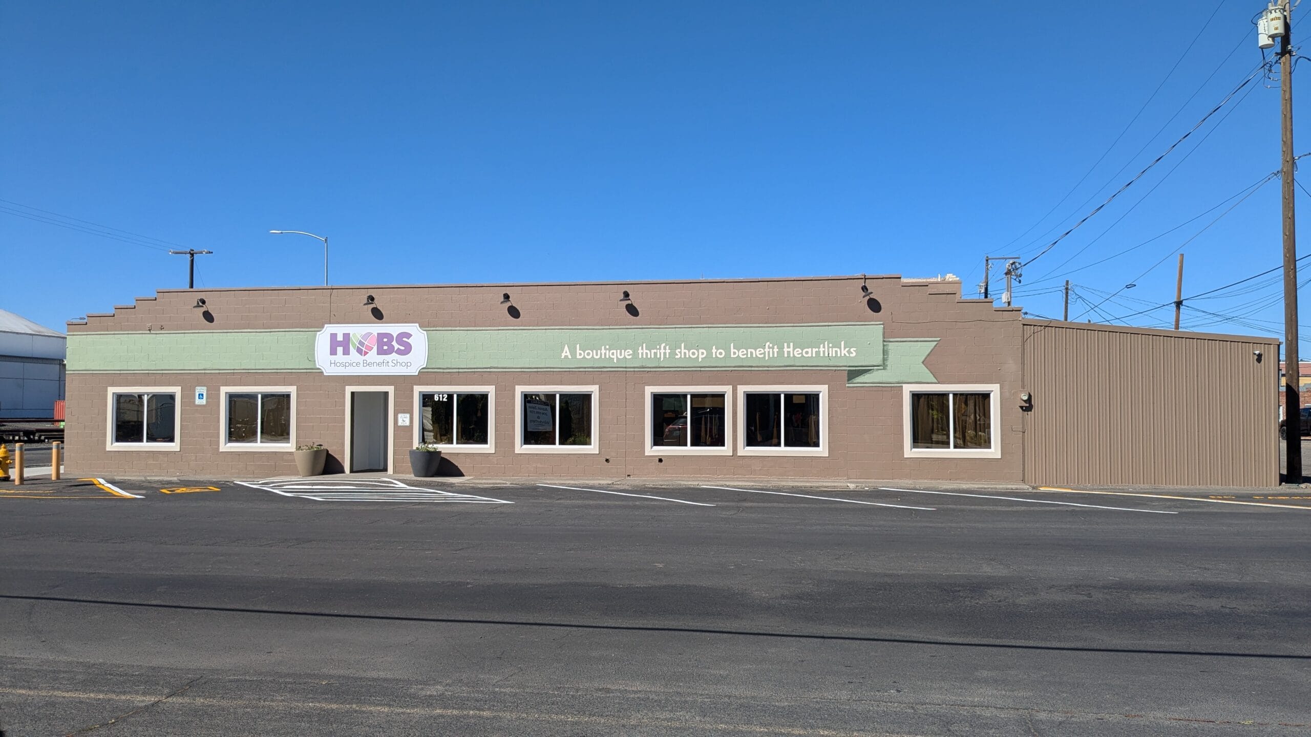 Prosser's Hospice Benefit Shop Gets a Façade Lift - Heartlinks